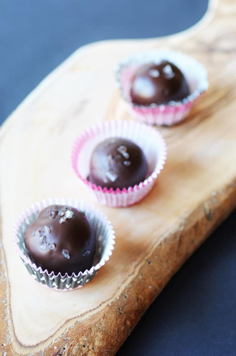 5 Ingredient Vegan Turtle Truffles (Raw & Gluten-Free) - Veganosity