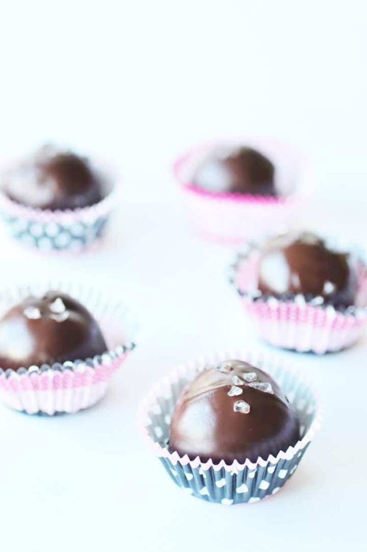 5 Ingredient Vegan Turtle Truffles (Raw & Gluten-Free) - Veganosity