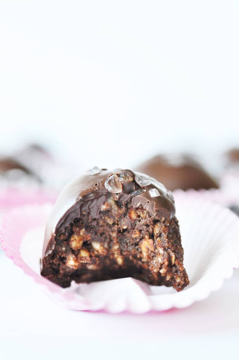 5 Ingredient Vegan Turtle Truffles (Raw & Gluten-Free) - Veganosity